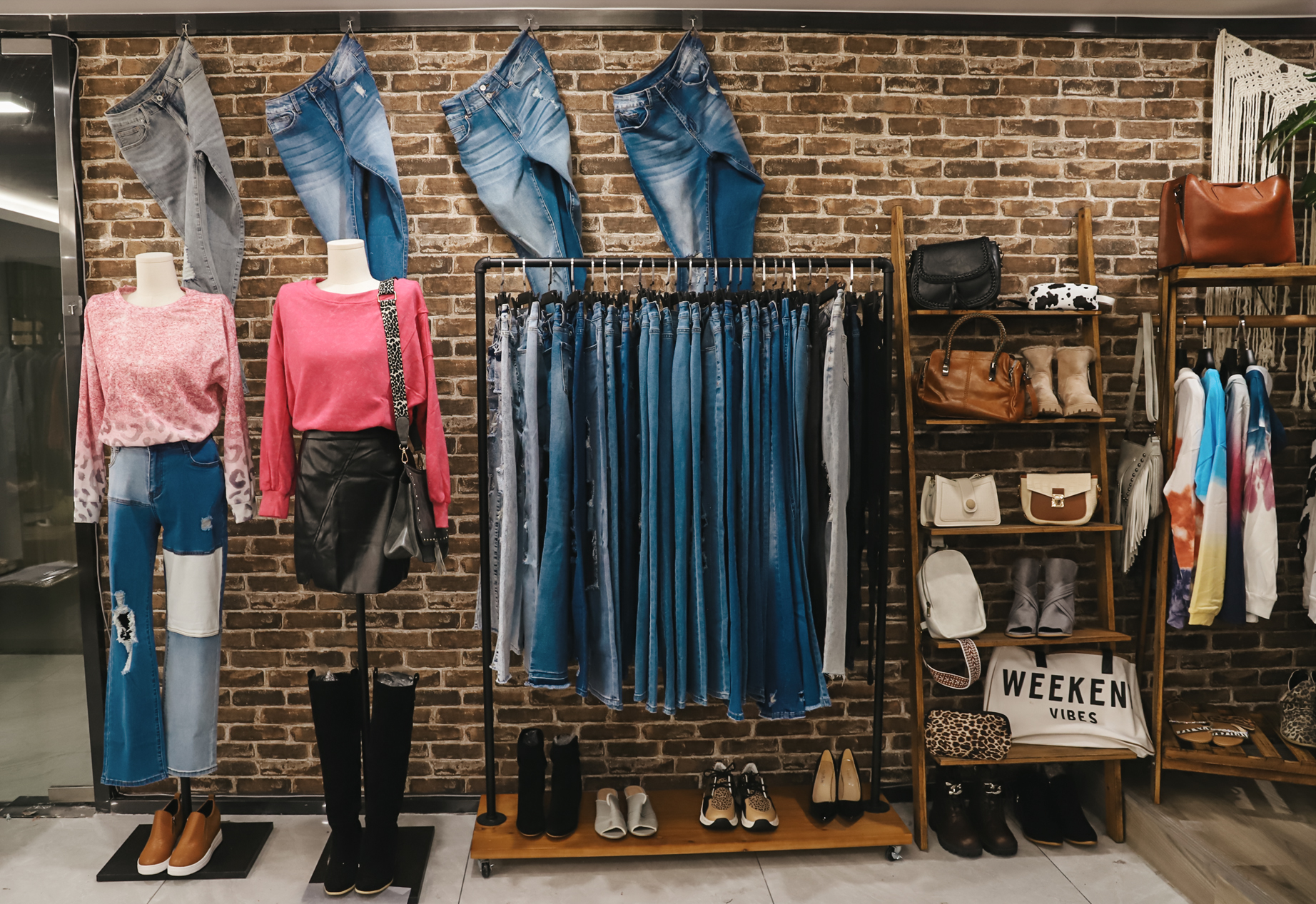 How to Start a Clothing Store Business in 2024